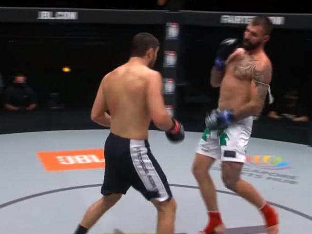 Bogdan Stoica, debut cu stângul în ONE Championship! A fost aproape să ... Bogdan Stoica, debut cu stângul în ONE Championship! A fost aproape să ...