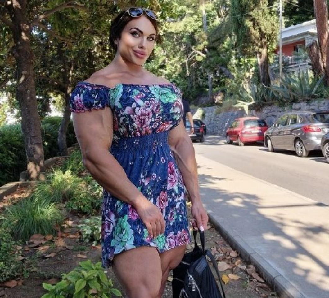 GALERIE FOTO: Are 1,73 m și 125 de kilograme! ”Frumusețea stă în ochii ...