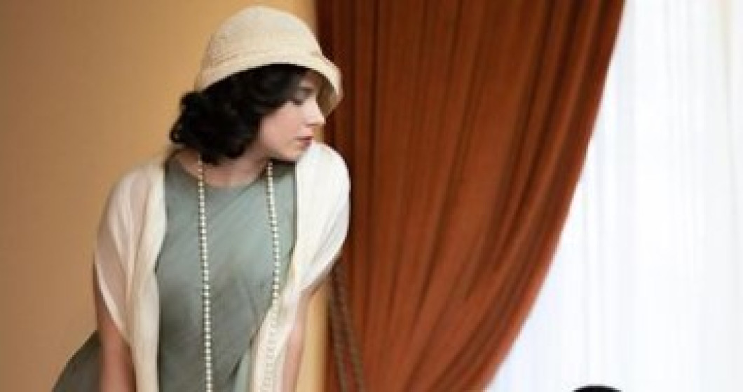 GALERIE FOTO: Cum arată actrița Kira Hagi în rolul prințesei Alice ...