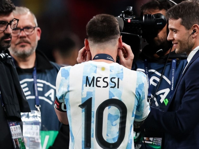 Video | Un jurnalist a început să plângă în timp ce îi lua interviu lui ...