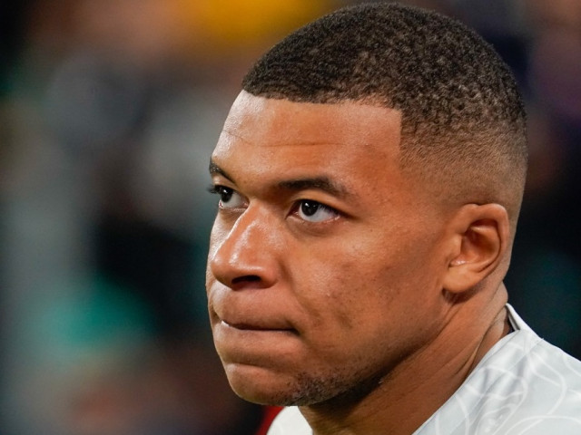 Kylian Mbappe a spus cum au reacționat fotbaliștii lui PSG când au ... Kylian Mbappe a spus cum au reacționat fotbaliștii lui PSG când au ...