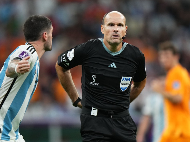 Arbitrul Mateu Lahoz, pus la zid de Emiliano Martinez: “E complet nebun ...