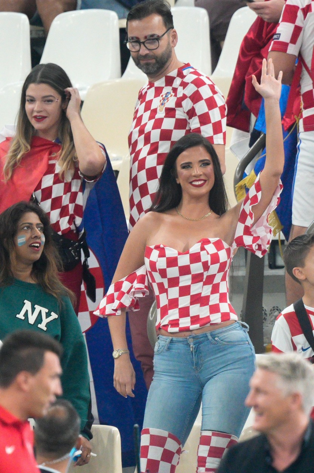 GALERIE FOTO: Ivana Knoll nu a mai fost singură: cu cine și-a unit ...