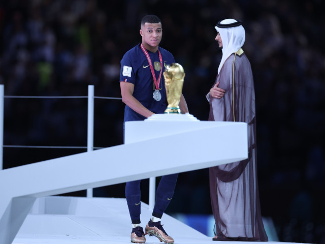 Două momente care spun totul: cum a fost surprins Kylian Mbappe după înfrângerea din finala ...