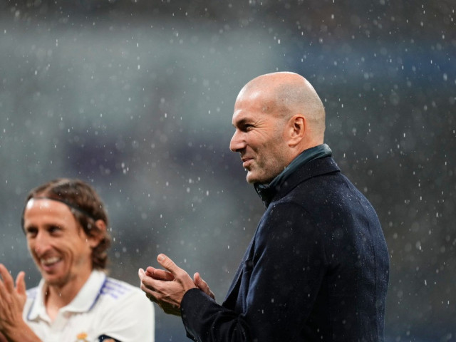 Ce se întâmplă cu Zinedine Zidane, dacă Didier Deschamps rămâne la ...
