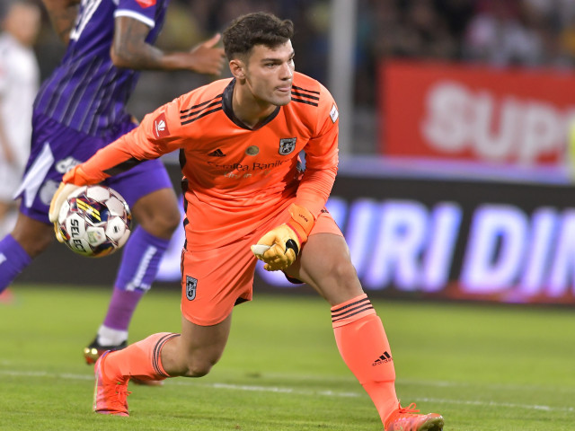 Robert Popa, chemat pe Facebook la antrenamentele lui U Craiova 1948 ...