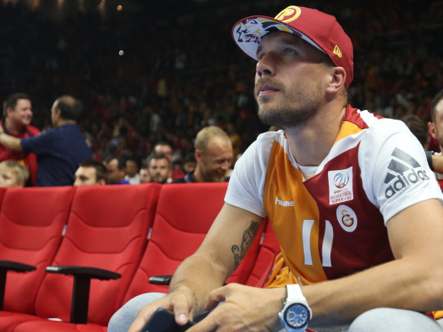 GALERIE FOTO: Impresionant. Decizia lui Lukas Podolski după cutremurele din Turcia: "S-a rupt o ...