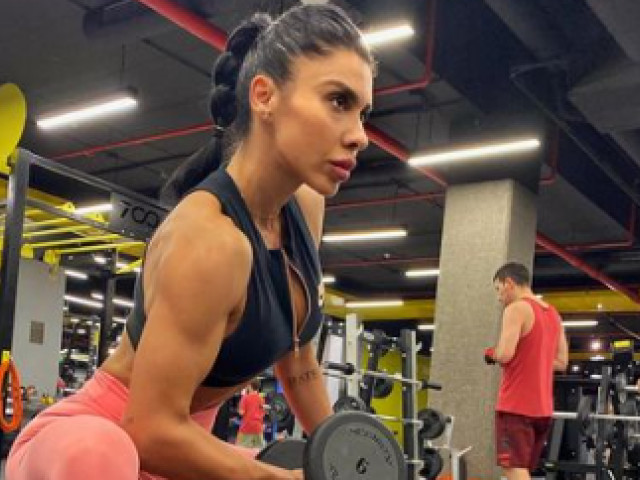 GALERIE FOTO: ”Am luat 20 de kg într-o lună!” A fost ”pufoasă”, dar s-a ...