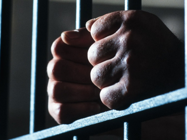 GALERIE FOTO: Acuzat de viol și părăsit de soție, a ajuns să recurgă la ...