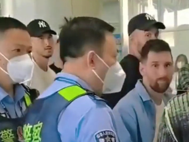Video | Leo Messi, "arestat" de polițiști pe aeroportul din Beijing! Ce problemă au depistat ...