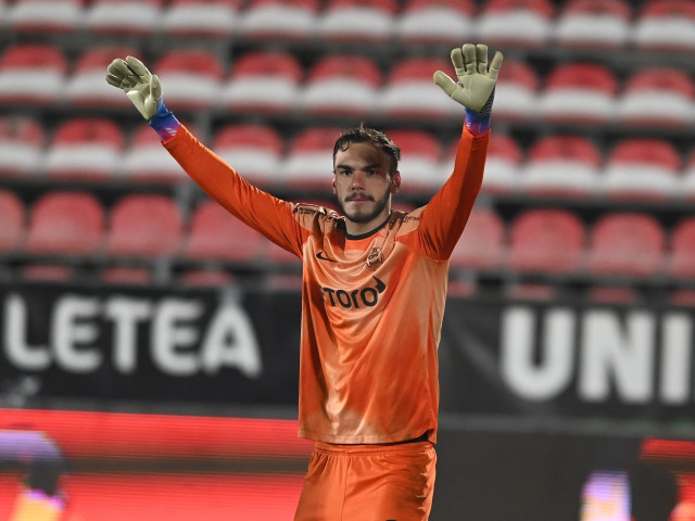 Ce se întâmplă cu Răzvan Sava, după ce CFR confirmase că portarul are ...