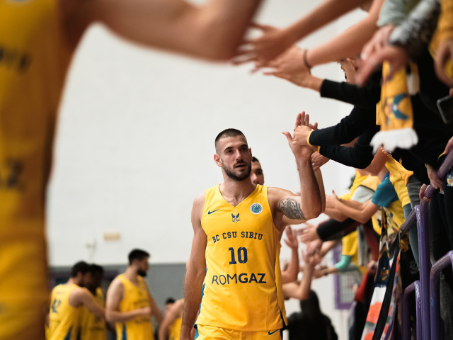 Video | CSU Sibiu – Caledonia Gladiators 68 – 80, în primul meci al Grupei B a FIBA Europe Cup