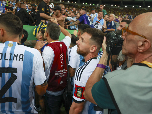 Galerie Foto | Incidente grave în duelul Brazilia – Argentina! Messi a ...