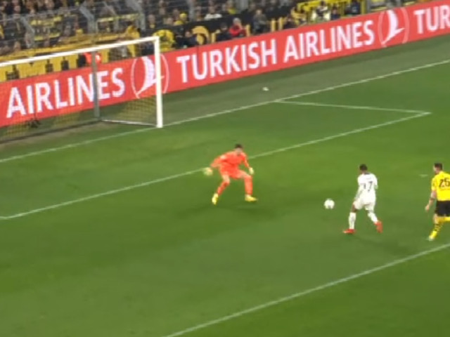 Video | Cui îi trebuie portar? Un fundaș central a reușit "intervenția ...