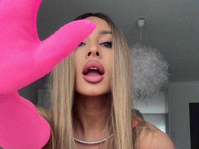 Foto | Ce a postat soția fostului fotbalist român, după ce ar fi fost dată afară din casă cu tot ...