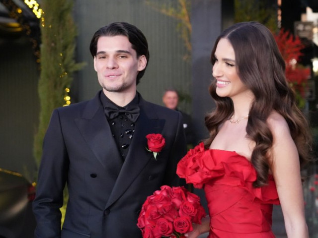 Cât a costat costumul purtat de Ianis Hagi la cununie. Elena Tănase a plătit de peste trei ori ...