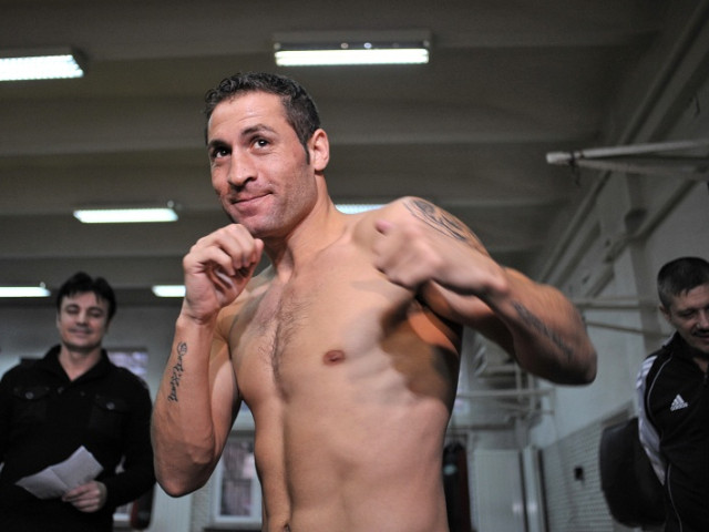 Viorel Simion își pune din nou în joc centura WBC International, în ...