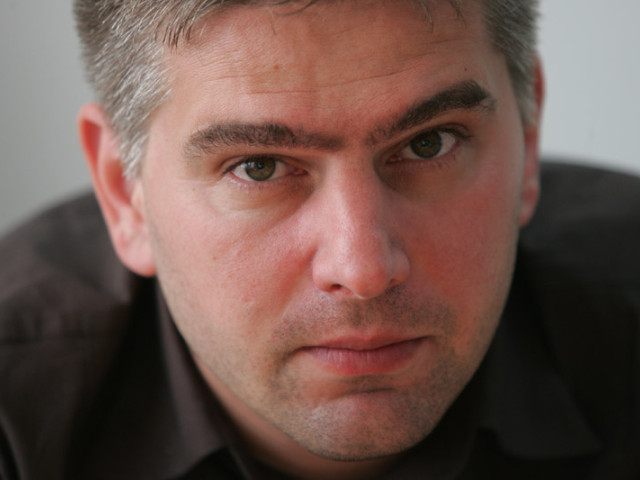 Viaţa bate fotbalul şi filmul