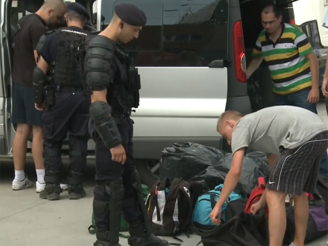 VIDEO 13 fani ai Legiei au fost duşi la poliţie! "Am găsit materiale ...