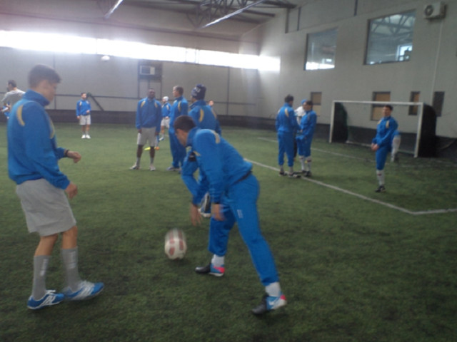 GALERIE FOTO: GALERIE FOTO Oltenii au ajuns la minge! FC Universitatea ...