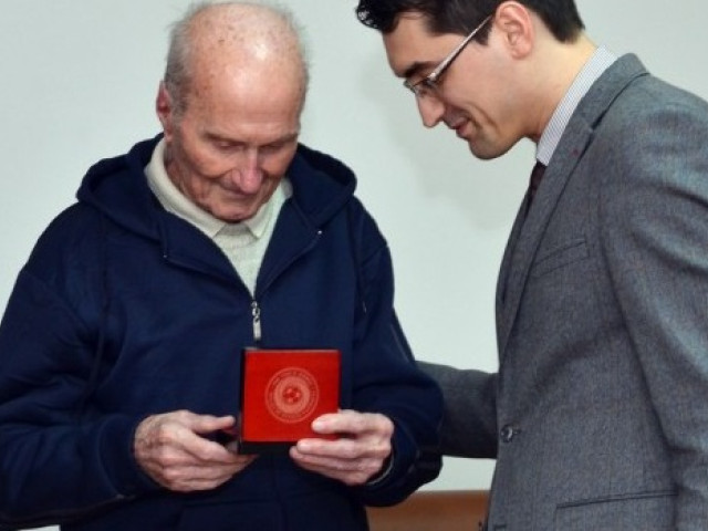 Decanul de vârstă al antrenorilor, Constantin Anghelache, premiat cu ...