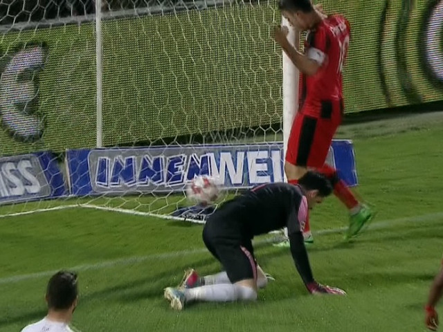 VIDEO Gafă de proporții a lui Nuno Claro. Portughezul a scăpat mingea ...