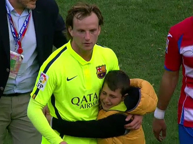 VIDEO Nu doar Messi provoacă isterie printre fani. Un copil, în lacrimi ...