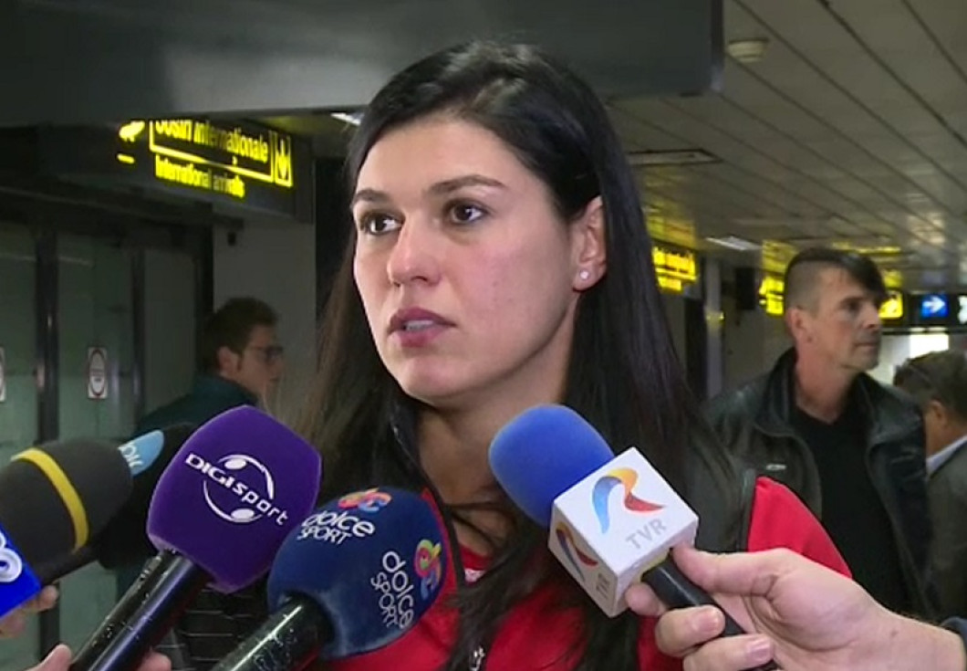 GALERIE FOTO: OFICIAL | Oana Manea a semnat cu Rapid! Pivotul revine în ...