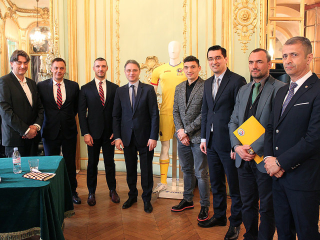 Video | Reprezentanţii FRF şi un jucător al naţionalei au prezentat, la ...