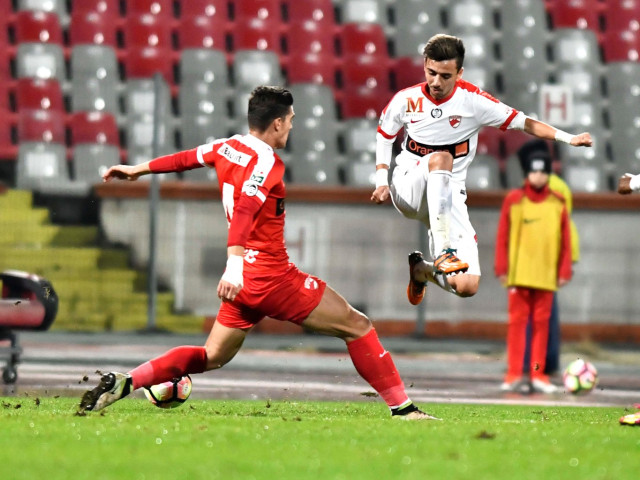 Patrick Petre şi Ionuţ Şerban au plecat cu Dinamo II în cantonamentul ...