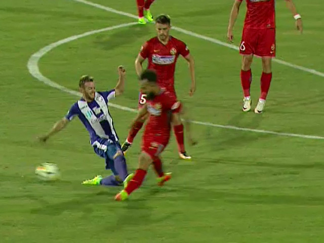 Video | Alex Munteanu, intrare horror asupra lui Junior Morais, în ...