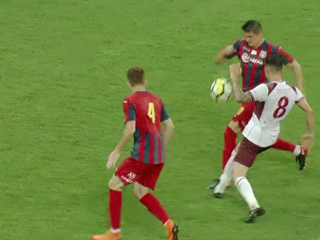 Video | Giuleștenii au reclamat un penalty, la un duel Burlacu-Sitaru ...