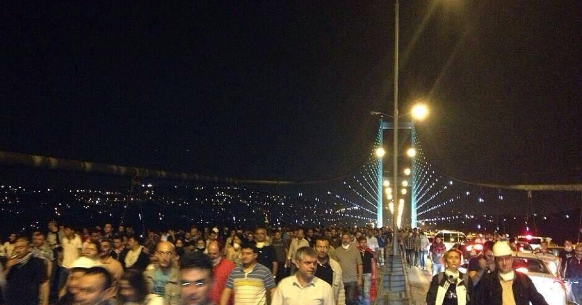 TURCIA. Noapte agitată la Istanbul: manifestanţii au trecut Podul ...