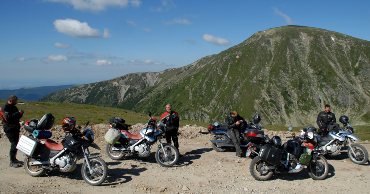 FOTO Călătorie spre Asia. Două motociclete vechi de 10 ani, 17.000 de ...