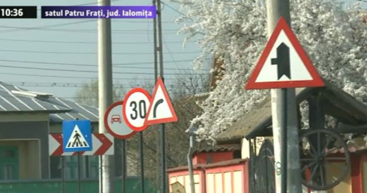 200 de indicatoare la Patru Frați. Semnele rutiere sunt amplasate pe o ...