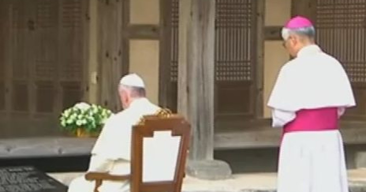 Papa Francisc s-a rugat la altarul primului preot catolic coreean | Digi24