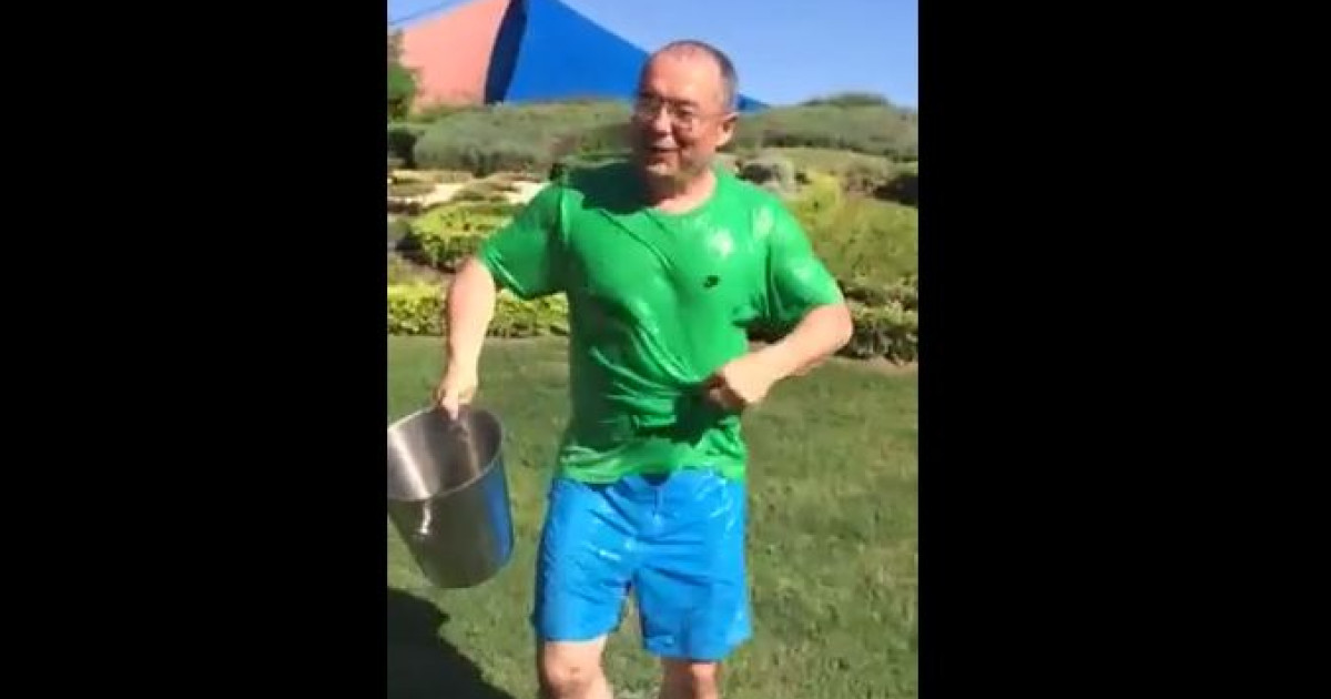 VIDEO. Elena Udrea, provocată de Emil Boc în campania de donare Ice ...