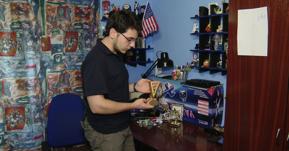 Un tânăr din Brăila va studia fizica la Harvard. Denis Turcu a primit o ...