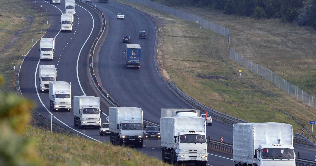 Zeci de camioane umanitare ruse au ajuns în oraşul Lugansk. Pentagonul ...