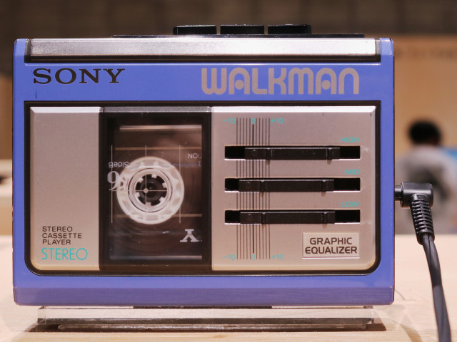 Sony a lansat un nou Walkman pentru a marca aniversarea de 40 de ani a ...