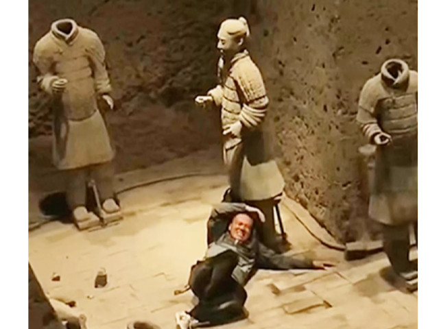 VIDEO Statui vechi de milenii, avariate de un turist, la un muzeu din ...