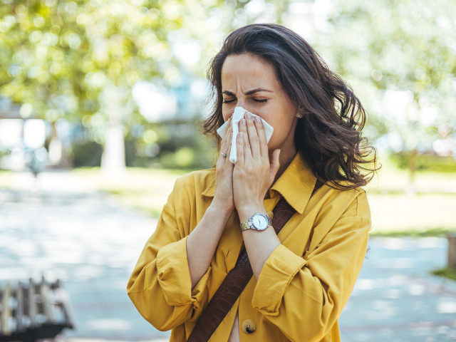 Ce este febra fânului, care sunt simptomele și cum se tratează eficient ...