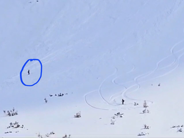 Imagini cu un schior care provoacă o avalanşă, în Munţii Rodnei ...