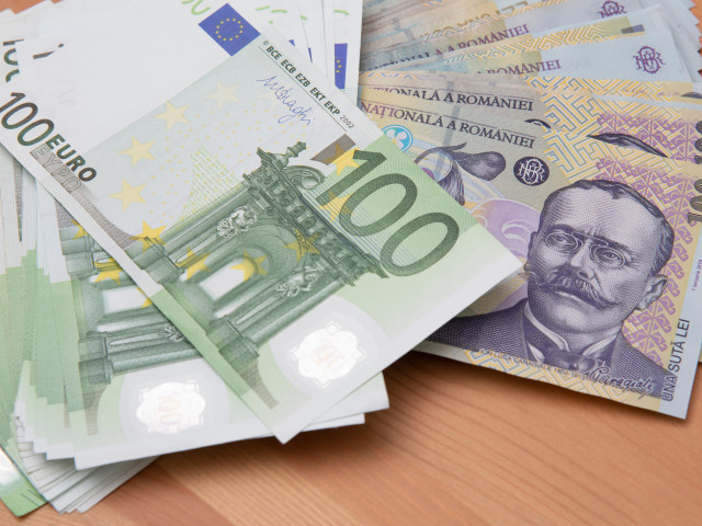 Moneda naţională continuă să se deprecieze. Cursul ajunge la 5,0991 lei/euro