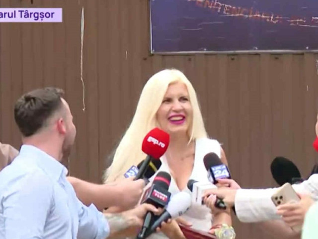 Galerie foto: Primele imagini cu Elena Udrea la eliberarea din închisoare. Proaspăt vopsită și ...