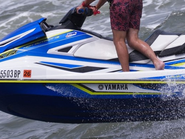 Doi copii, loviţi de un bărbat care consumase alcool și se urcase pe un ski-jet, lânga plaja ...