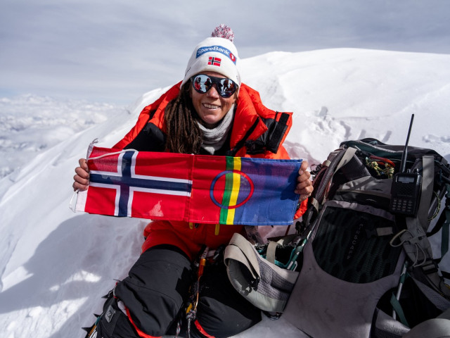 O alpinistă norvegiană şi un ghid nepalez au devenit cei mai rapizi ...