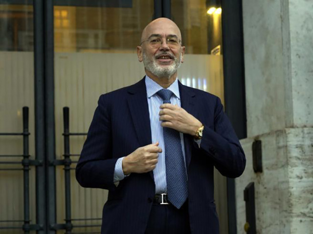 "Acum poate să plece cu el în Mykonos". Un bancher italian a anunțat în fața a 200 de persoane ...