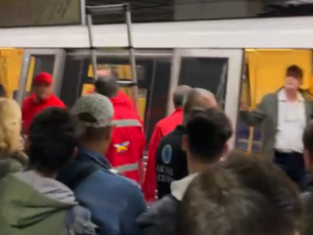 UPDATE: Accident la metrou! O persoană a căzut sub tren în stația Basarab