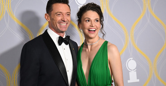 Relația dintre Sutton Foster și Hugh Jackman, tot mai serioasă. Un ...